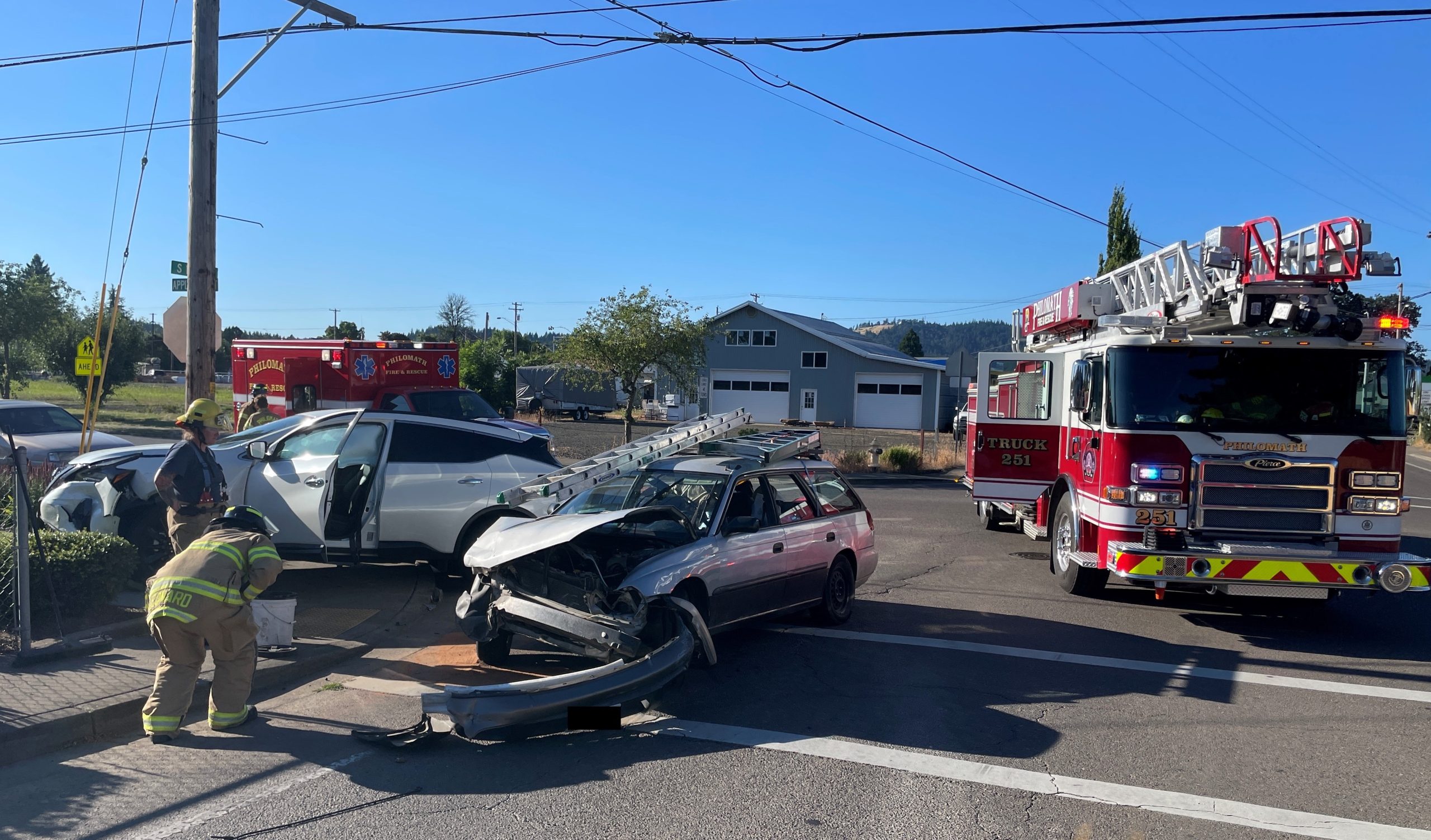 Two-car crash occurs at intersection of South 19th and Applegate ...